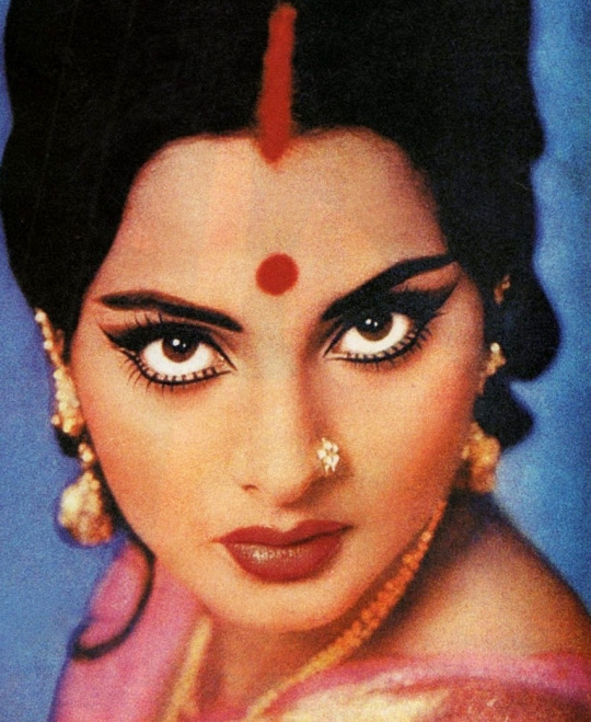 All About the Bindi | Vintage Indian Clothing